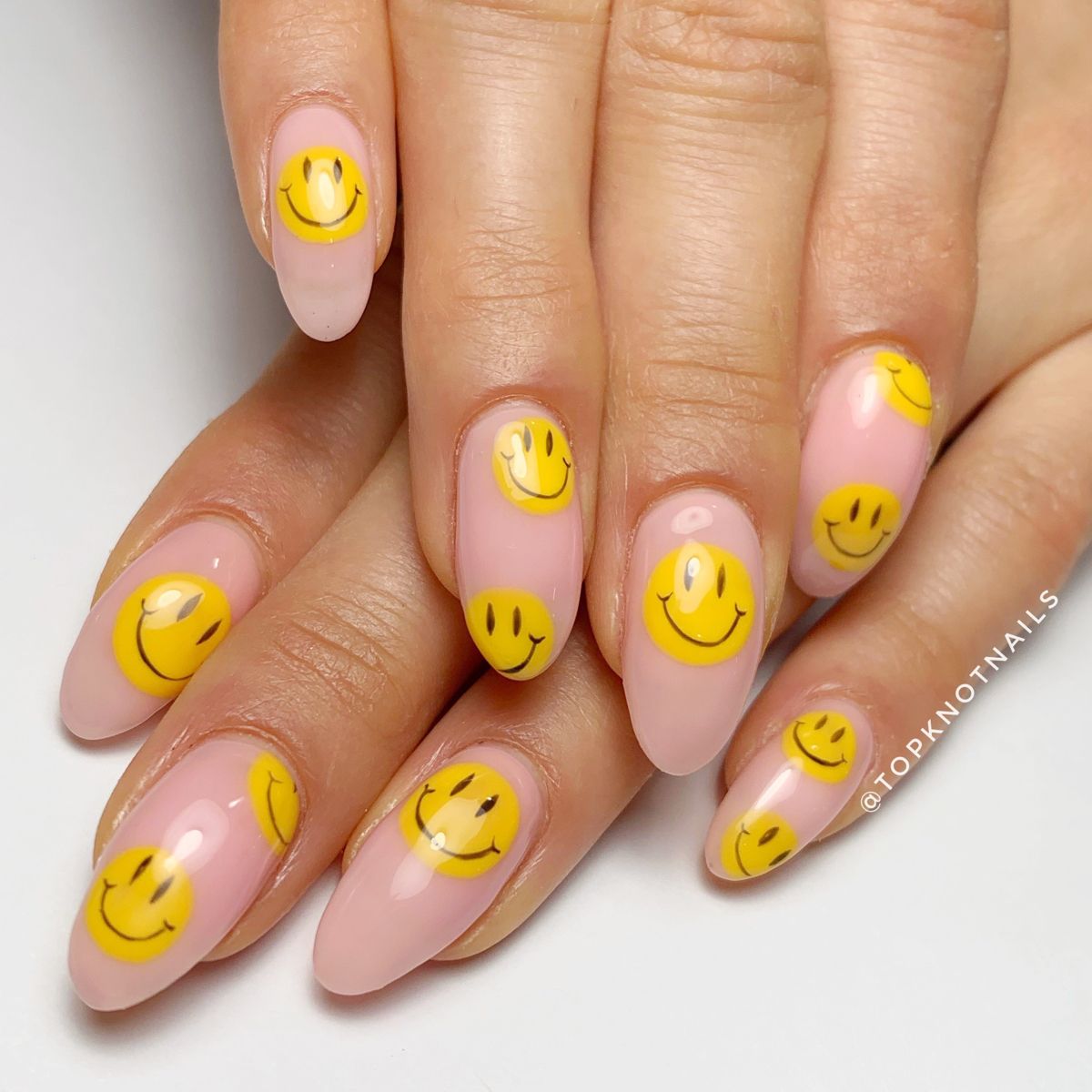 15 Cutest Smiley Face Nails | BeautyWayMag
