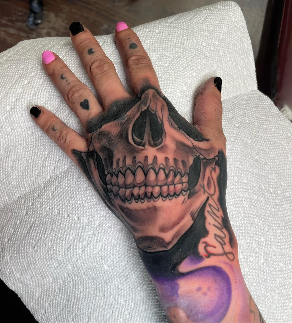 23 Girly Skull Tattoo Ideas with a Soft Touch | BeautyWayMag